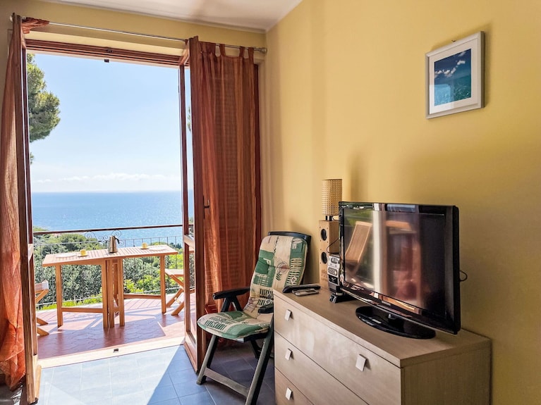 Beautiful Apartment For 3 Guests With Pool, Tv, Balcony And Pets Allowed - Santo Stefano al Mare