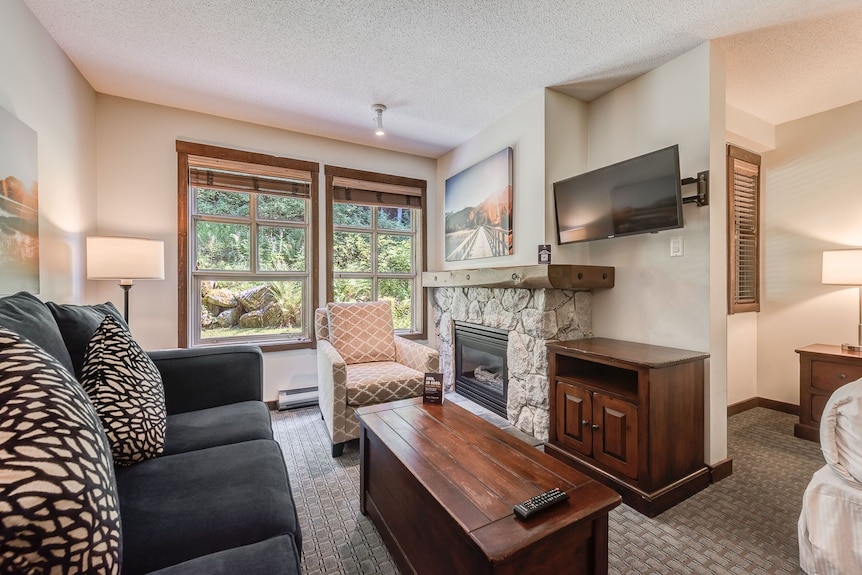 Ski-in/ski-out | Cozy Studio With Hot Tub Access - Whistler