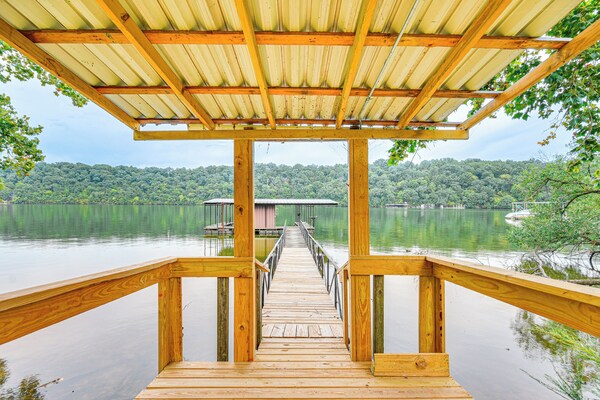 Cozy Cottage W/ Deck: Walk To Lake Of The Ozarks! - Missouri