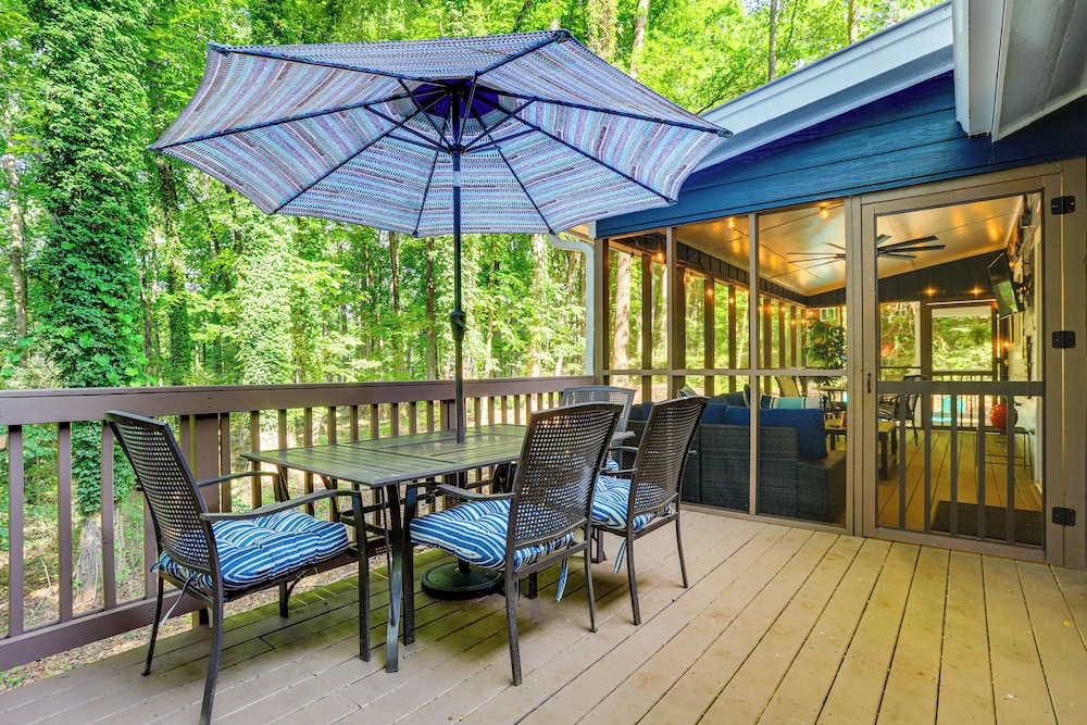 Lake Lanier Retreat W/ Boat Dock! - Lake Lanier, GA