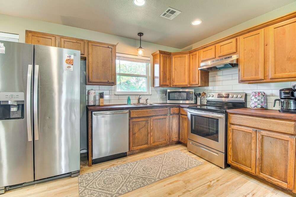 On-site Lake Access: Pet-friendly Vinita Home - Disney, OK