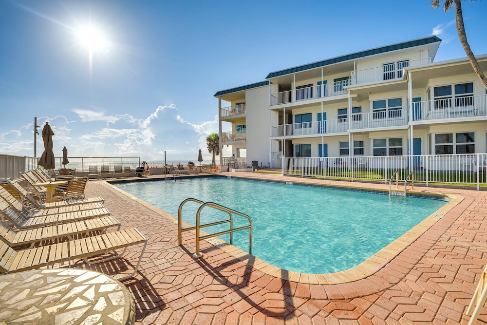 Daytona Beach Condo W/ Balcony: 5 Mi To Speedway! - Daytona Beach, FL