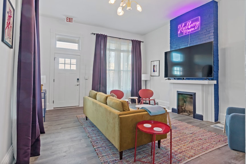 Walnut Hills Mansion-sleeps14! Tvs In Every Room! - Cincinnati, OH