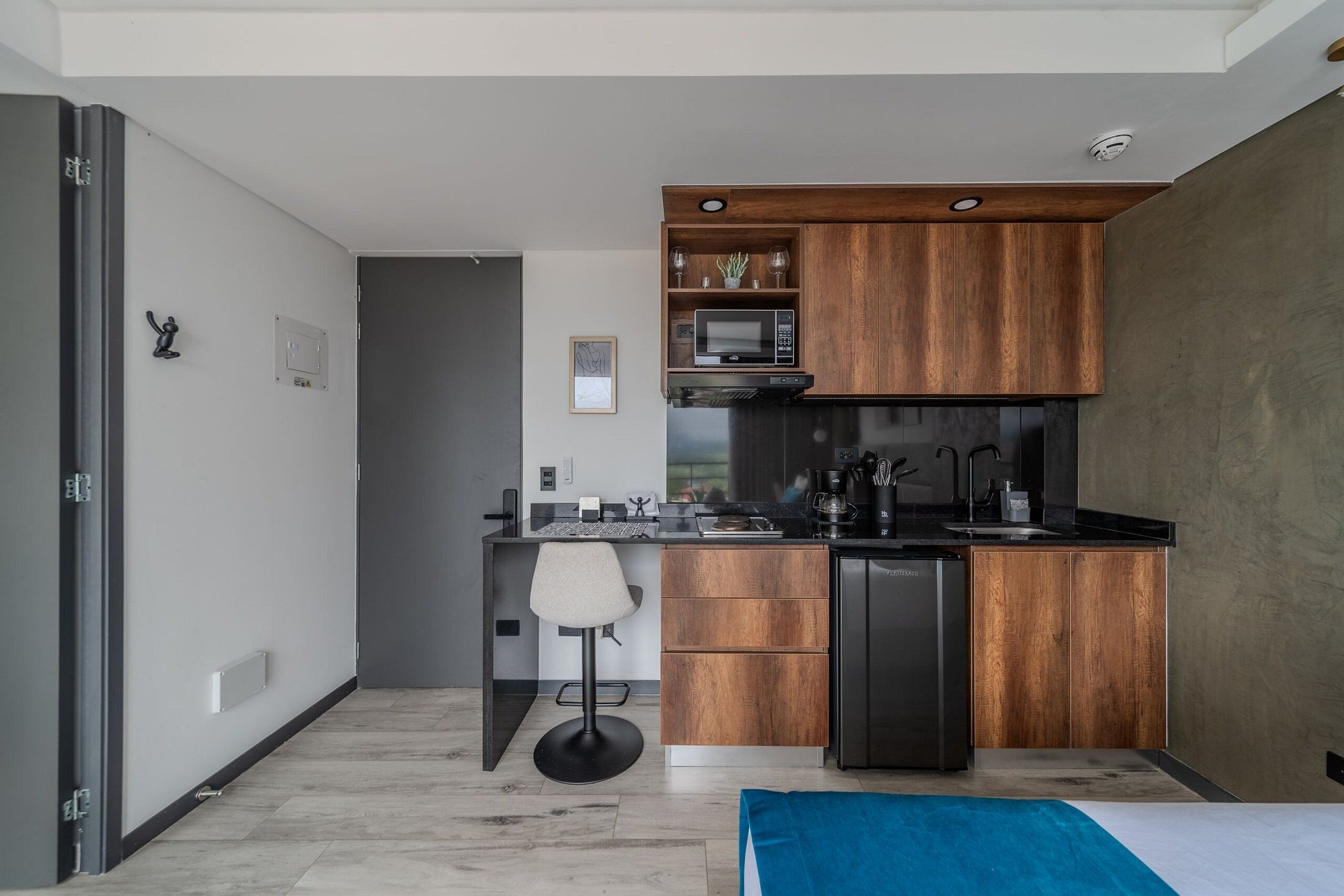 Apartamento Clássico | Cozinha privada | Um frigorífico, um micro-ondas (a pedido), liquidificador 