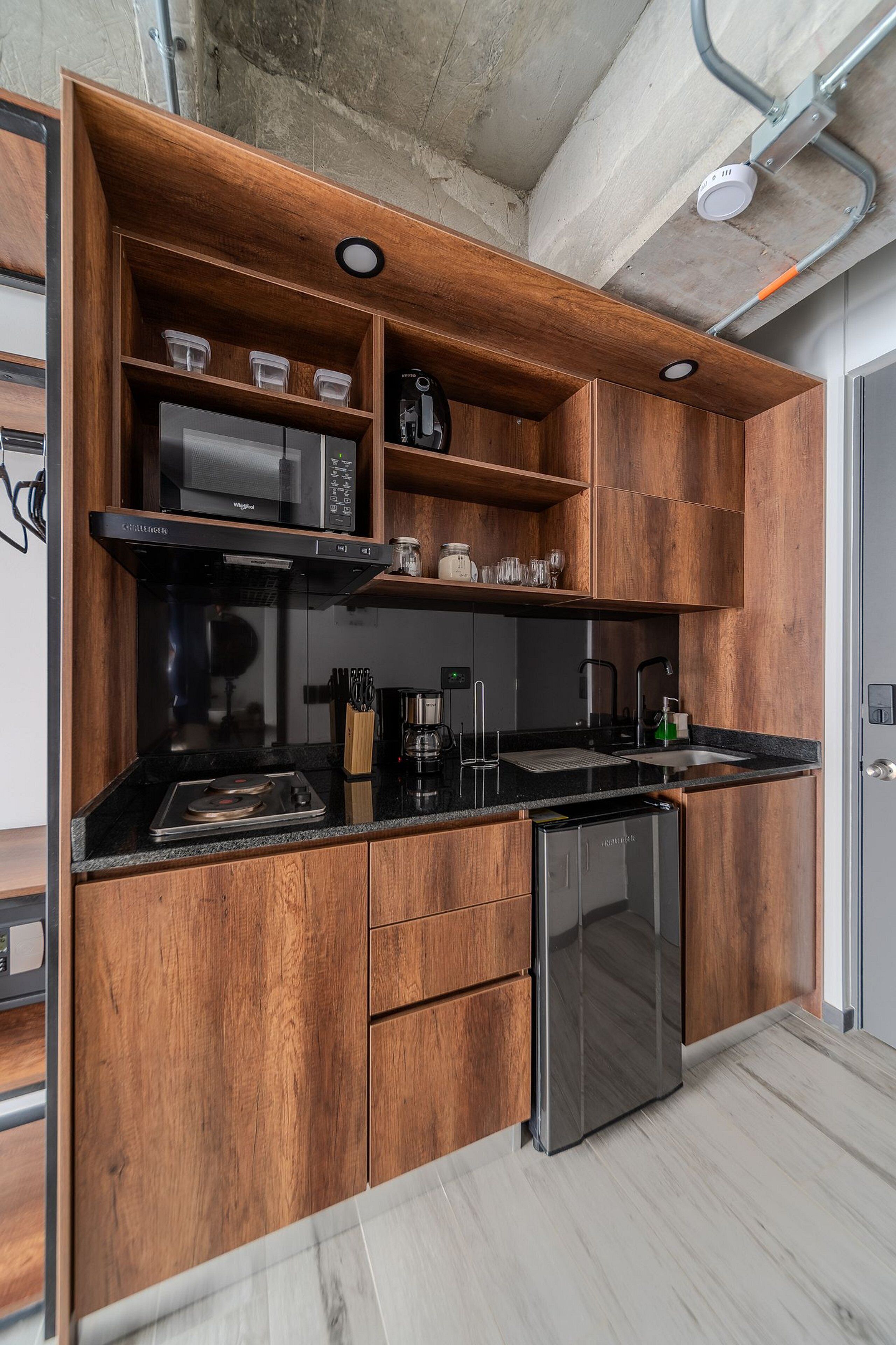 Apartamento Clássico | Cozinha privada | Um frigorífico, um micro-ondas (a pedido), liquidificador 