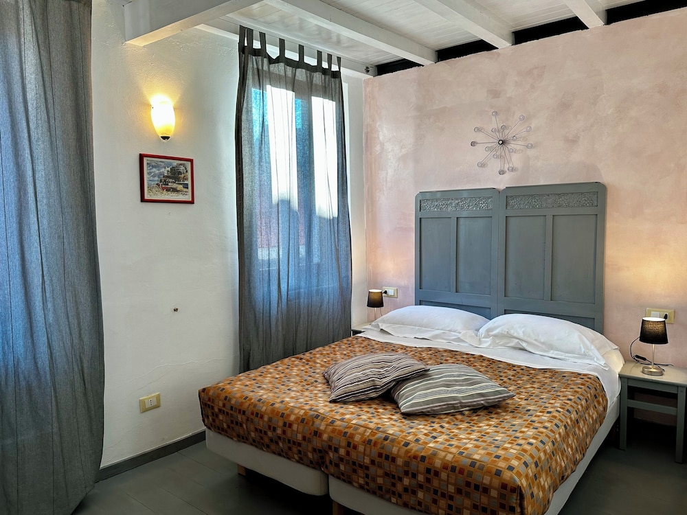 Typical Ligurian House With Terrace And Panoramic Garden 12 Km From The Sea - Imperia