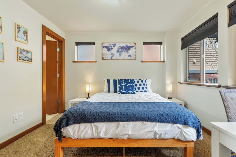 Townhouse West Seattle Abode! - Seattle, WA