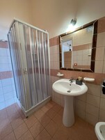 Quarto Duplo ou Twin Comfort, serviço de limpeza e arrumação, vista para o mar | Wi-fi grátis, roupa de cama fornecida 