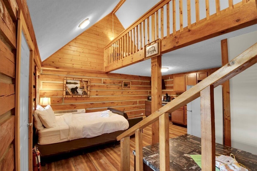 Cozy Log Cabin Retreat W/ Pool | Pigeon Forge Tn - Pigeon Forge, TN