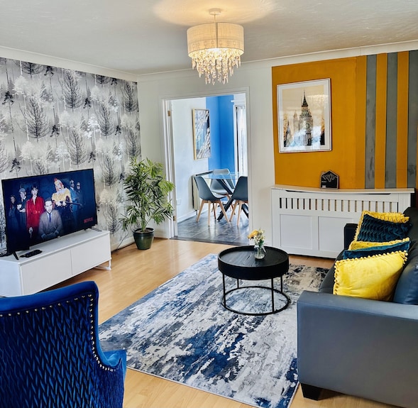 Home Away From Home Welcomes You - 콜체스터