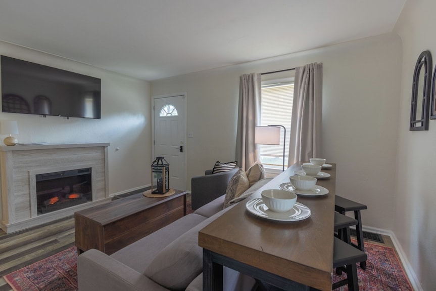 Capistrano Game & Chill Retreat - University of Toledo, Toledo