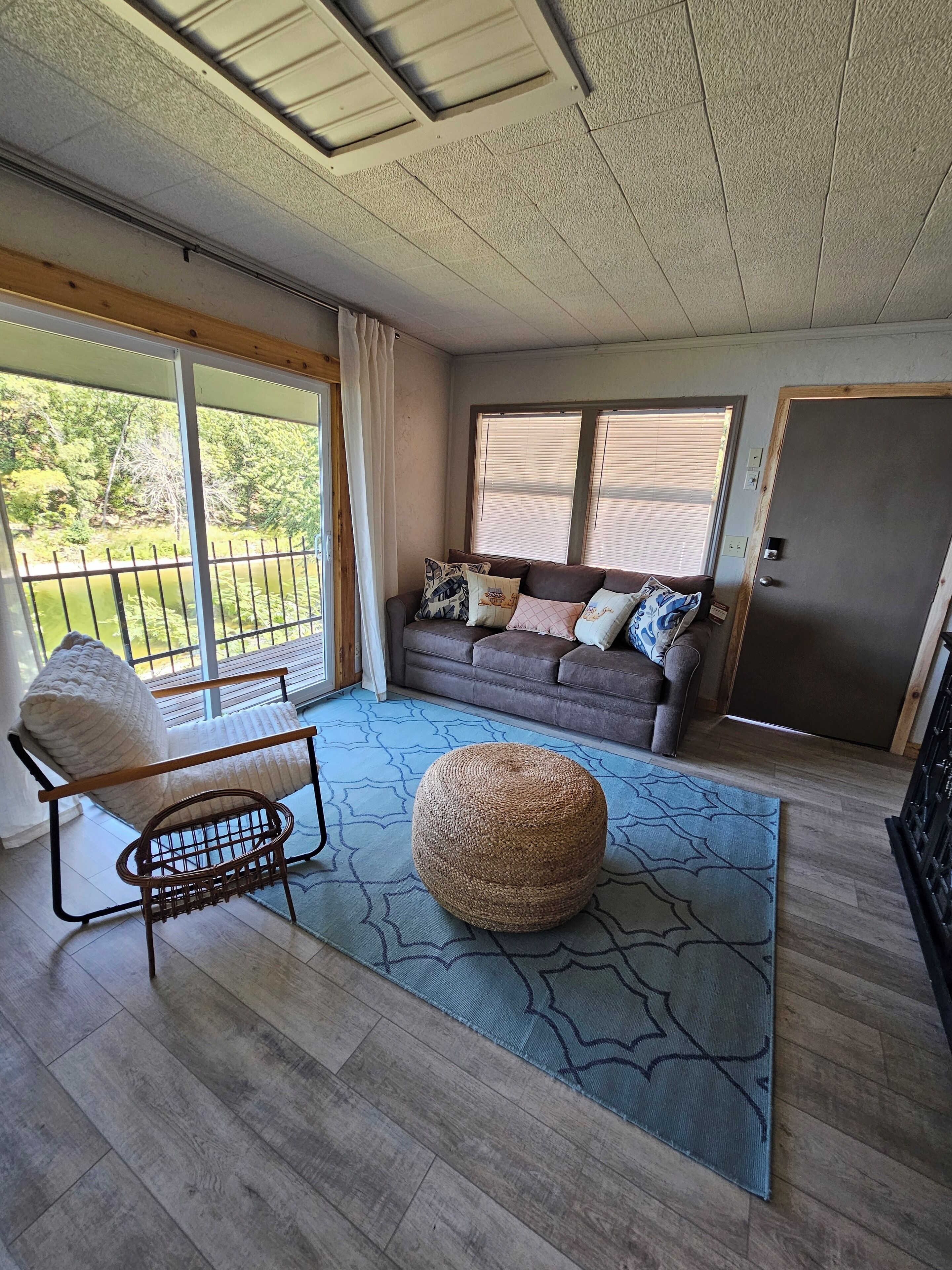 Lakeside, Boat Dock And Hot Tub With This Small Quaint Cottage. - Oklahoma