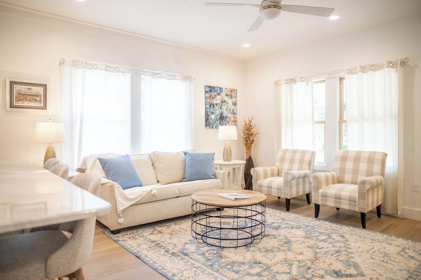 Perfect Location In Ocean Springs! Walk To Downtown & Beach! Mother's Place - East Beach Drive, MS