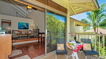 Apartamento em Condomínio Fechado, 1 cama king-size, varanda, vista para o jardim (210B) | Terrenos do alojamento