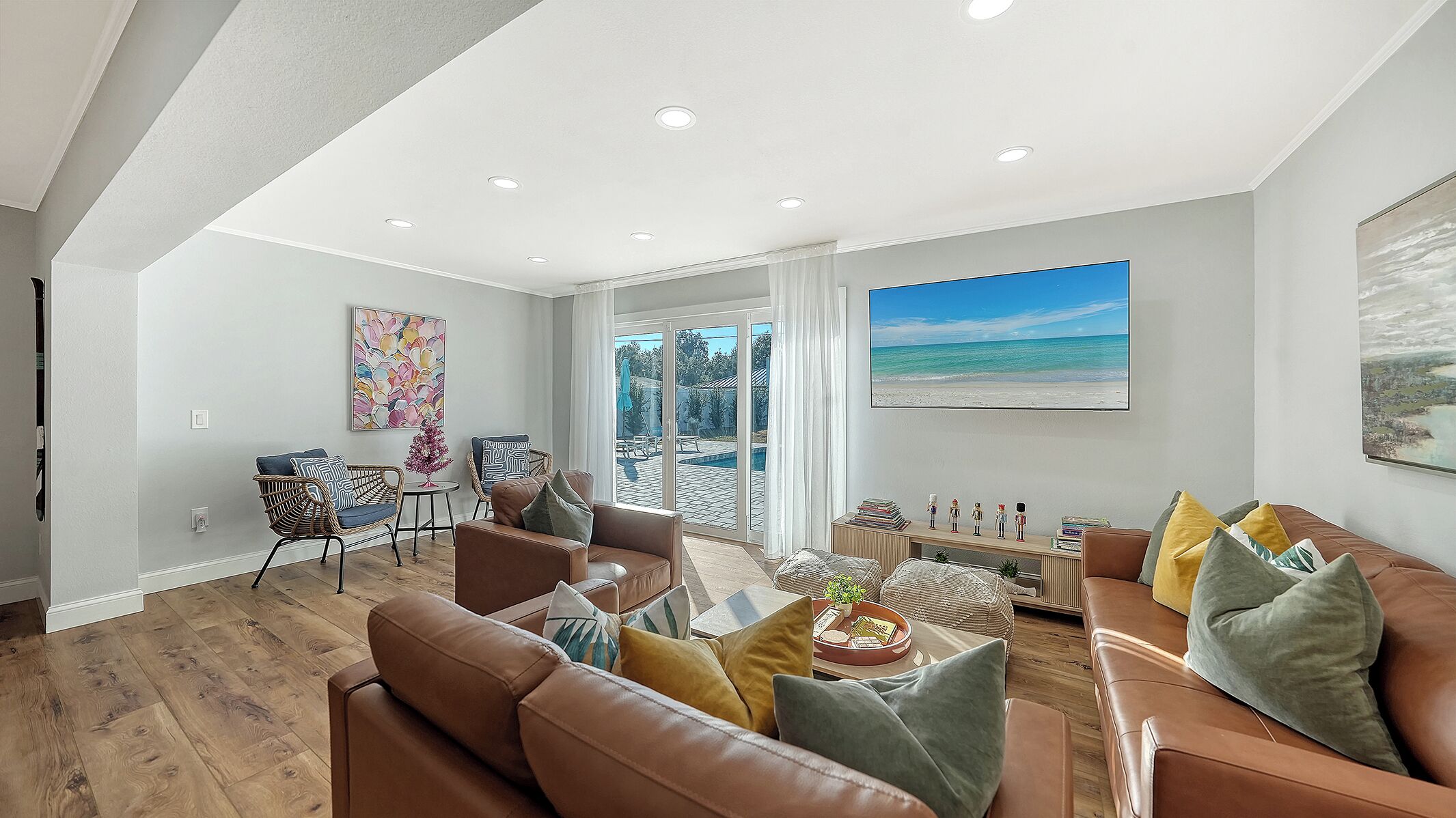 Stylish Coastal 3br  Pool  Near Downtown & Sand - Sarasota, FL