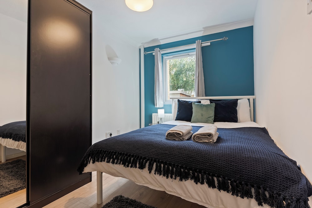 Cozy London Townhouse with 4 Bedrooms - London | Vrbo