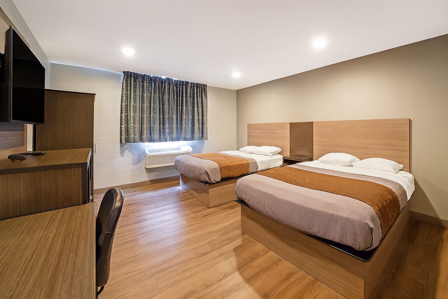 Family Retreat! 3 Relaxing Units, Free Parking, Quick Drive To Gillette Stadium! - 맨스필드