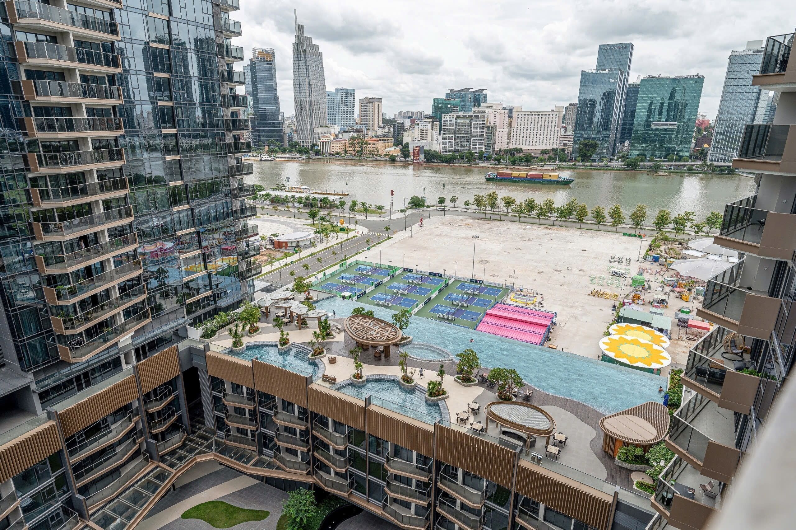 Apartamento Deluxe em Condomínio Fechado, 3 quartos, varanda, Vista para a cidade | Terraço/pátio interior