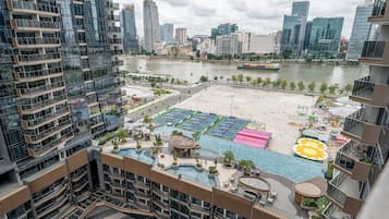 Apartamento Deluxe em Condomínio Fechado, 3 quartos, varanda, Vista para a cidade | Terraço/pátio interior