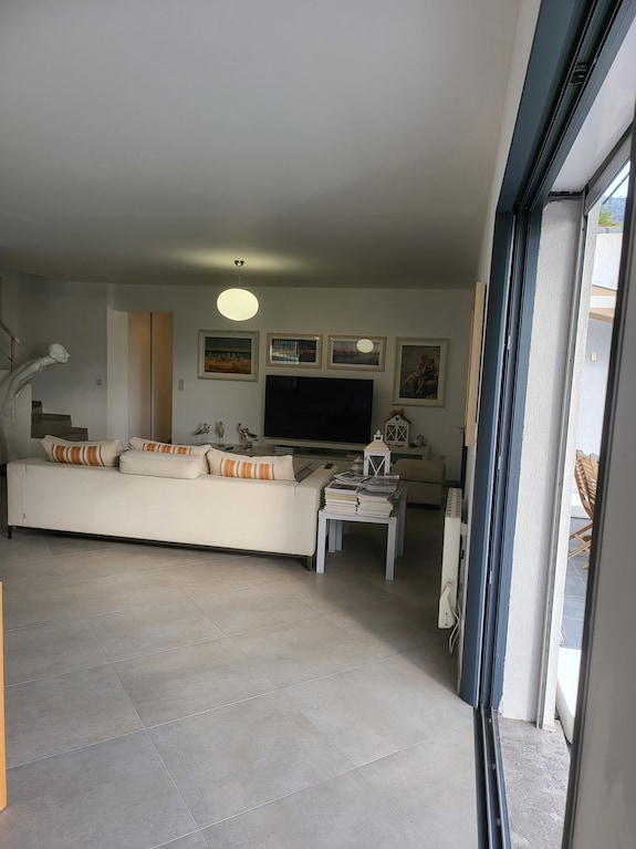 3 Bedroom Villa At The Gates Of Menton At The Entrance To Castellar - Menton