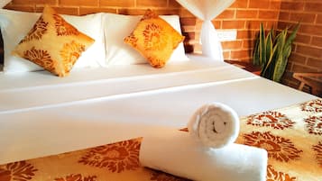 Quarto Duplo Standard, 1 quarto, não fumadores, vista para o jardim | 1 quarto, secretária, secretária adequada para computadores portáteis