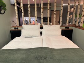 Suite-Estúdio de Luxo | Lençóis de algodão egípcio, roupa de alta qualidade, edredões de penas 