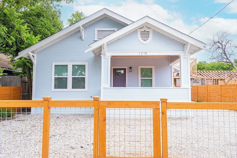 Stunning Elegance 4br/2.5 Ba Near Vibrant Downtown - San Antonio, TX