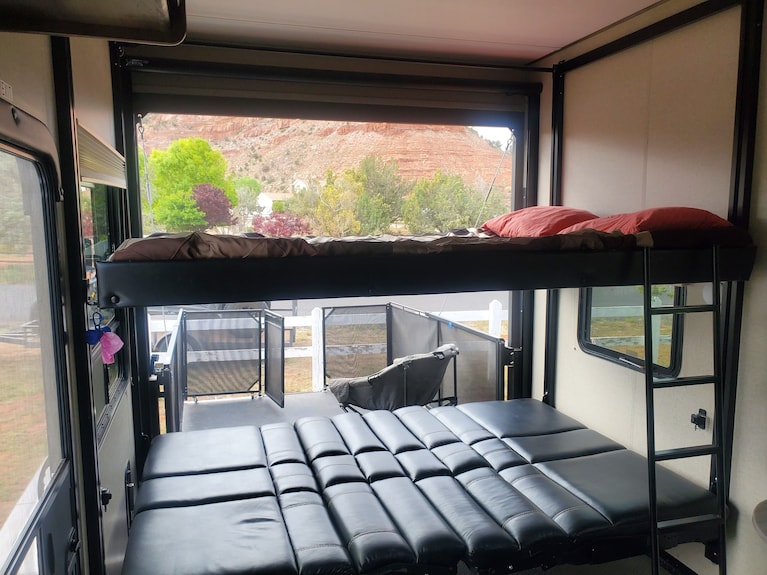 Large Cozy 2-bedroom Rv Sitting On Private 1 Acres Lot In Charming Kamas - Utah