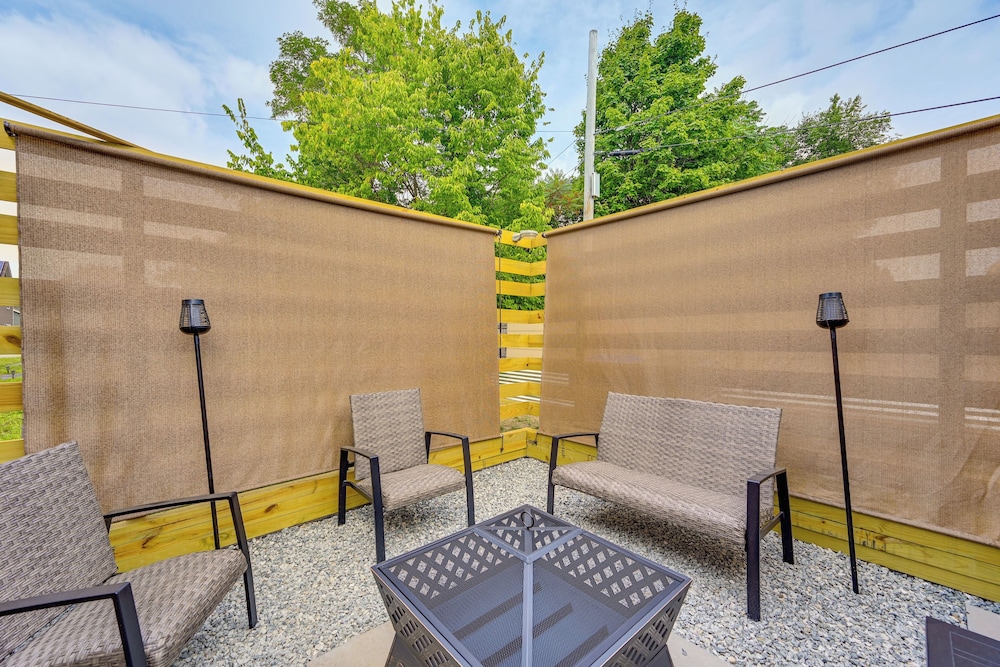 1 Mi To Mgm Springfield: Cozy Winter Duplex! - Ludlow, MA