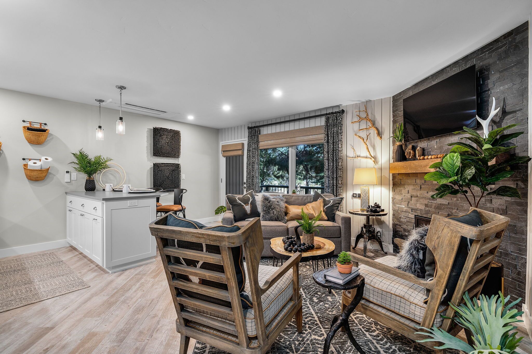 Ski House 147 - Private Lower-level Condo With Resort Hot Tubs/pool/trails - Bend, OR