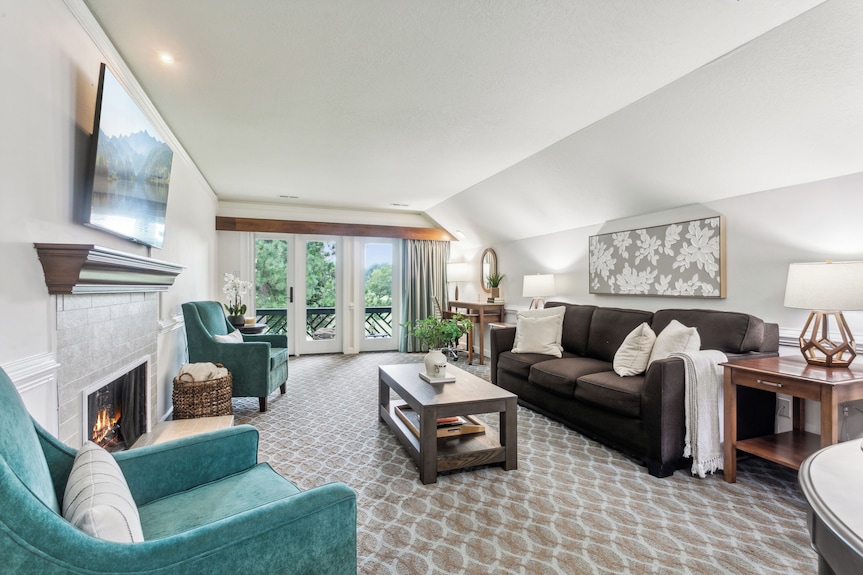 Cozy 2br Condo In Historic Williamsburg- 5 Minutes To Busch Gardens! - Water Country USA, Williamsburg