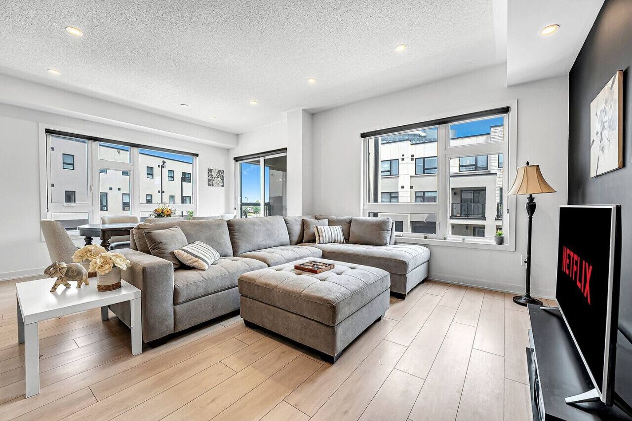 Ritzy 3br Home With Balcony Near Burlington Pier - Oakville