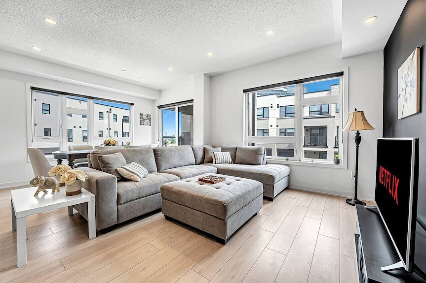 Ritzy 3br Home With Balcony Near Burlington Pier - カナダ ハミルトン