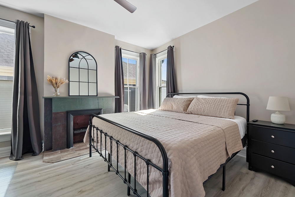 Beautiful 3br/2.5 Bth Perfect Location In Short North/campus W/huge 4 Car Garage - Columbus, OH