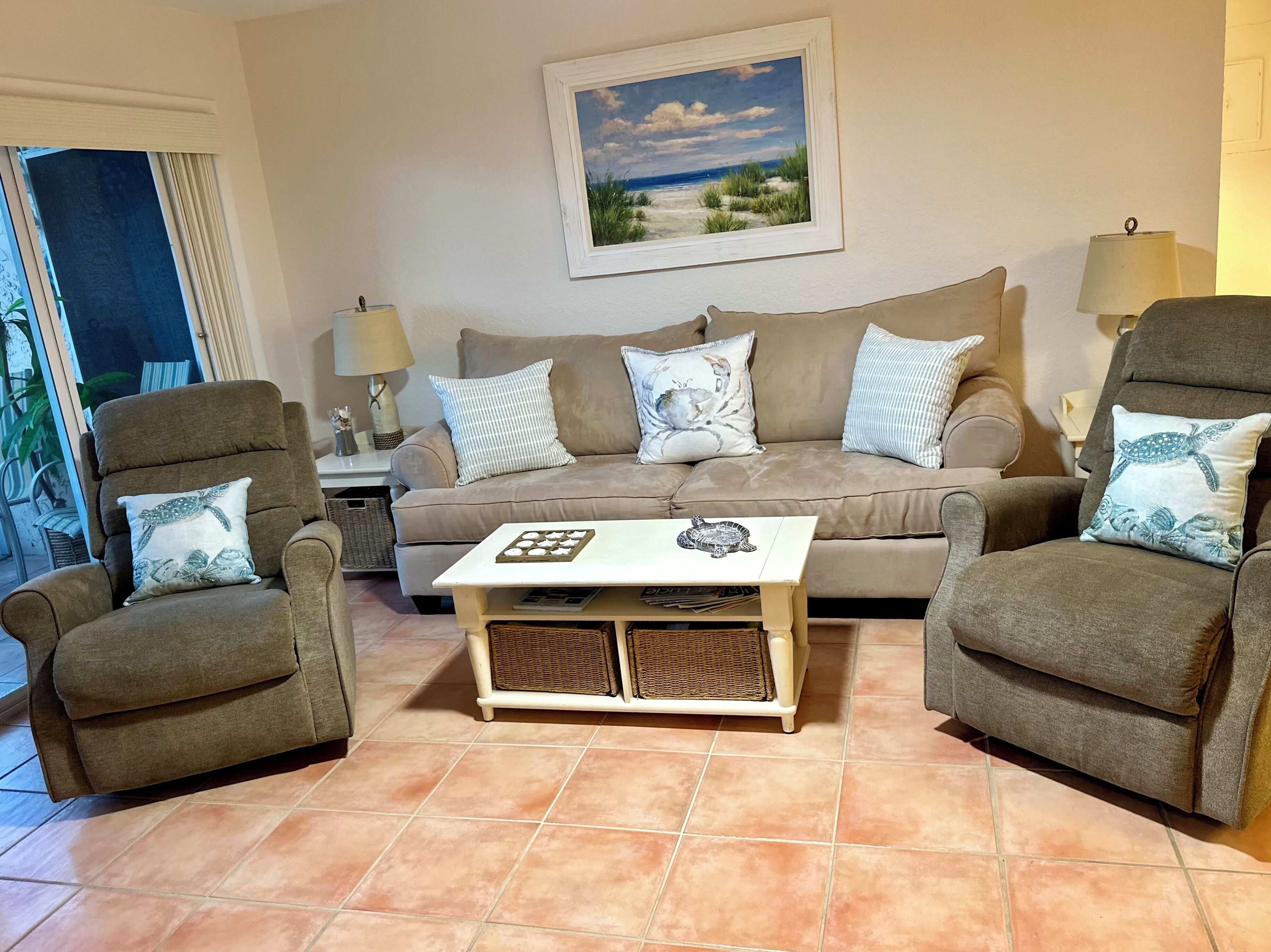 Enjoy The Beach Steps Away, Golf, Pickleball,4 Heated Pools, Tennis, &Much More - Fort Pierce, FL