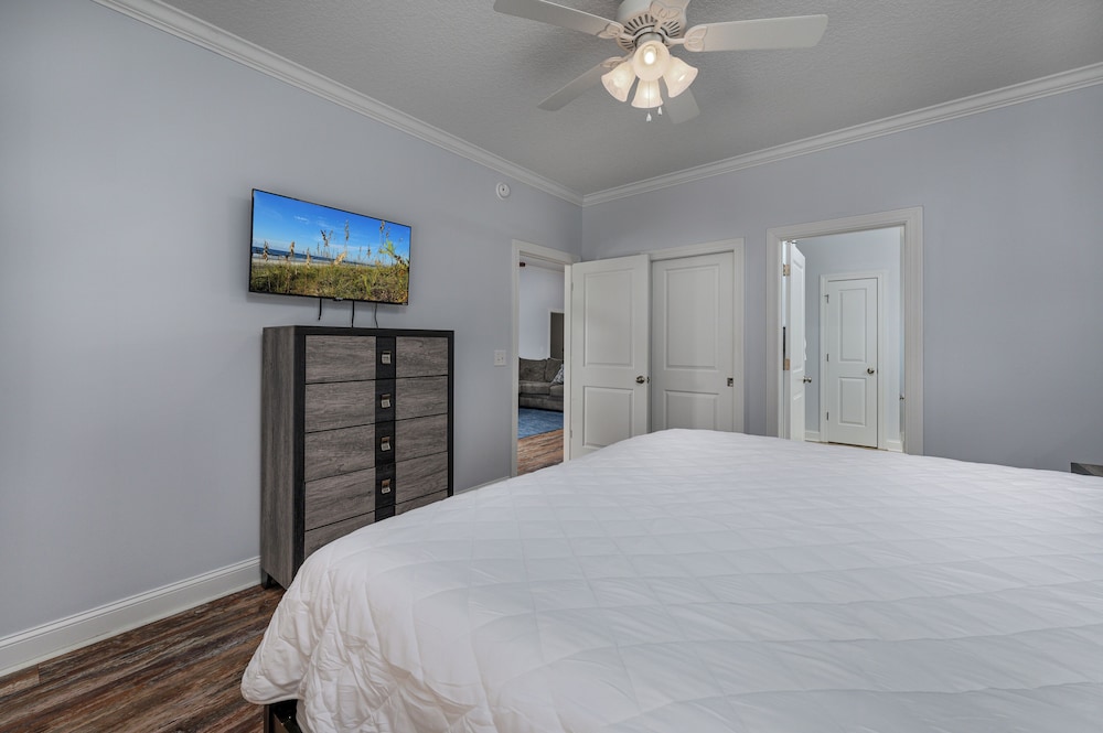 Pet Friendly-4BD Raised Beach Home-Island Spice - North Myrtle Beach | Vrbo