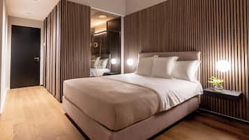 Quarto casal clássico | Escrivaninha, Wi-Fi de cortesia, roupa de cama