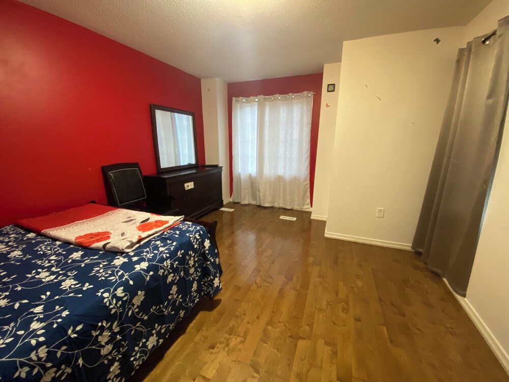 Chic Townhome With Ac And Wifi In Vibrant Toronto - Toronto