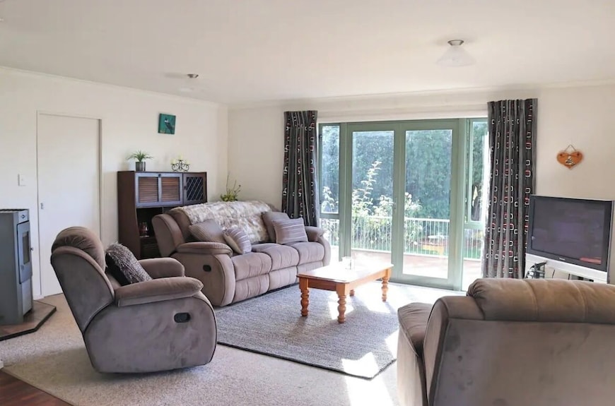 Rose End Escape.\nhome Comfort In The Central Wairarapa Country Side - New Zealand