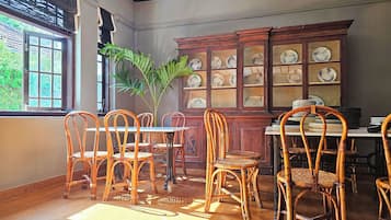 Café da manhã (USD 15 por pessoa)