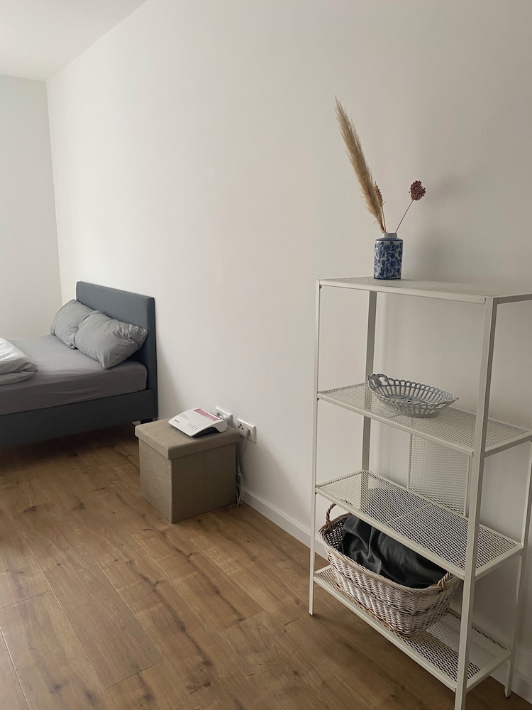 1 Room Studio Apartment - Köln