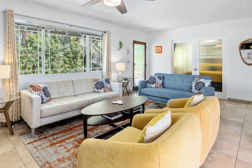 Tramview Chic Midcentury Pool Retreat - Palm Springs, CA