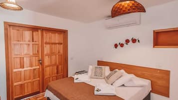 Quarto Quádruplo Comfort, lanai (alpendre havaiano), vista para o jardim | Wi-fi grátis