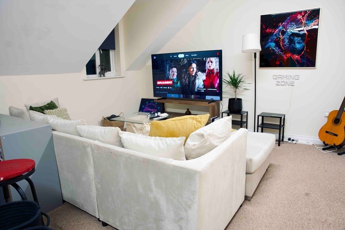 The Abington Ccc Villa, Prestige, Sleeps Up To 15 - Northampton