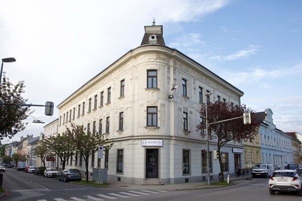 Twenty Five - Work & Life - Amstetten