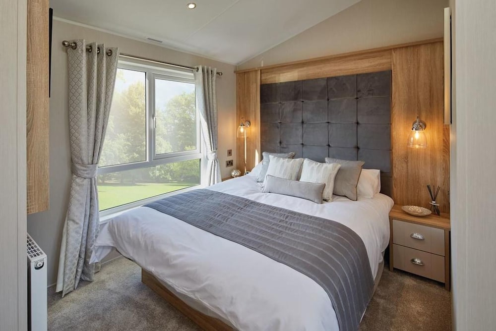 Pool - Fireplace - 2br Lodge - Petsok - Parking - Cornwall