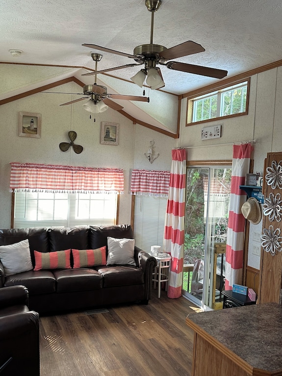 1 Bedroom, 2 Loft Park Model In Campground In Marquette, Iowa. - Iowa