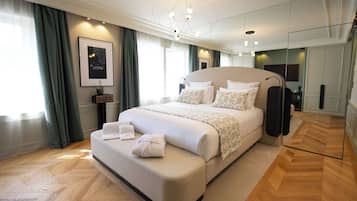 Quarto Duplo Deluxe, vista para a piscina | Roupa de alta qualidade, camas de colchão pillowtop