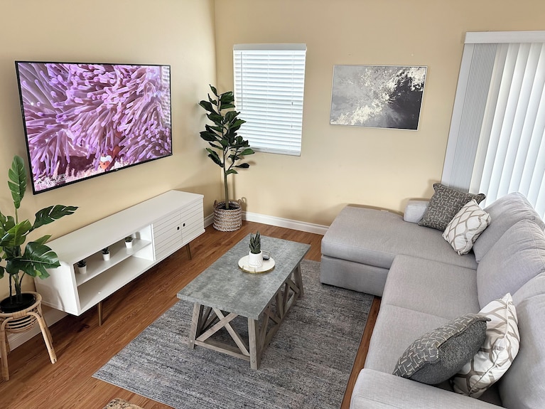 Disneyland Getaway Tri-level Gated Townhome - Orange