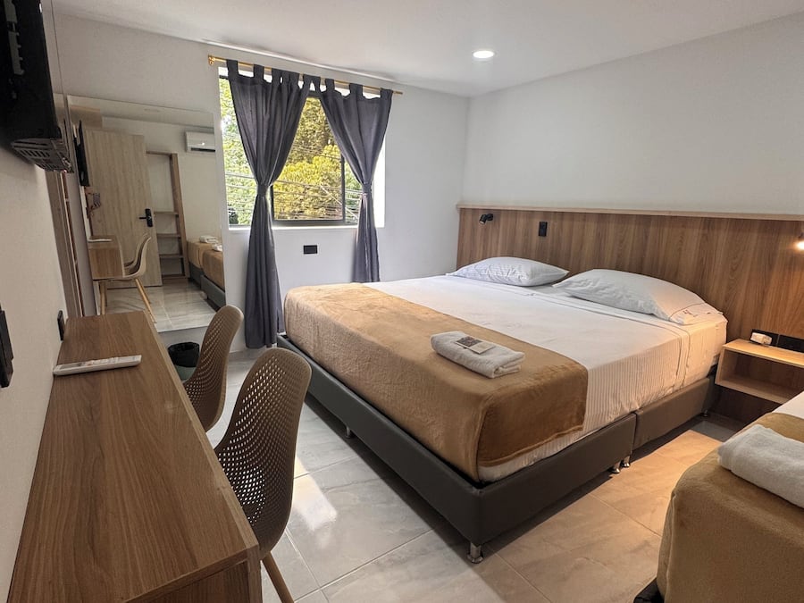 Quarto triplo superior | Wi-Fi de cortesia, roupa de cama